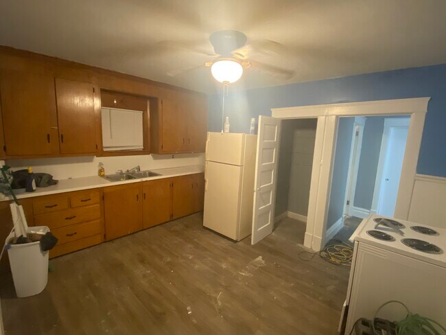 10 Phenix Ave Unit 1, West Warwick, RI 02893 - 10 Phenix Ave West ...