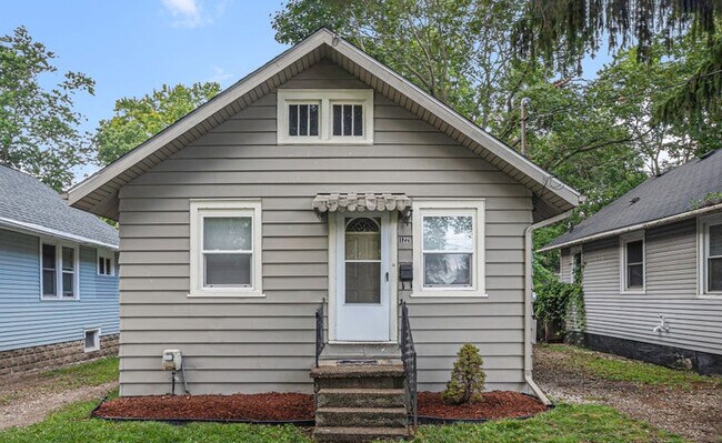 Midway Apartments for Rent with Hardwood Floors - Lansing, MI - Updated ...