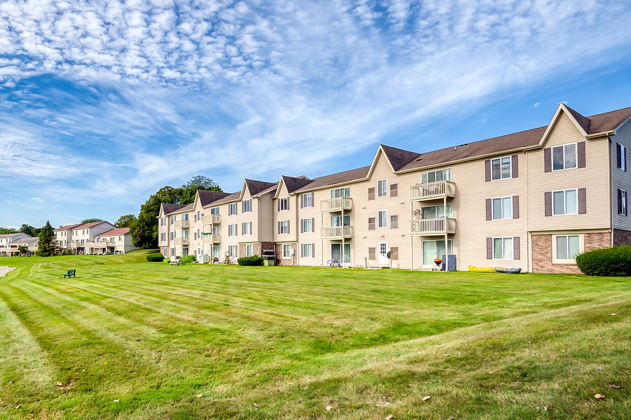 Lake of the Hills Apartment Homes - 2101 Lac Du Mont Haslett, MI 48840 ...
