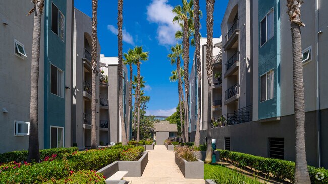 Del Mar Heights Apartments for Rent with a Walk-In Closet - Del Mar, CA ...
