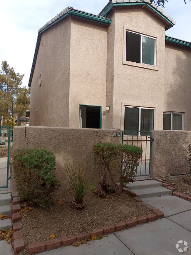 Spring Valley Apartments for Rent with a Garage - Las Vegas, NV ...