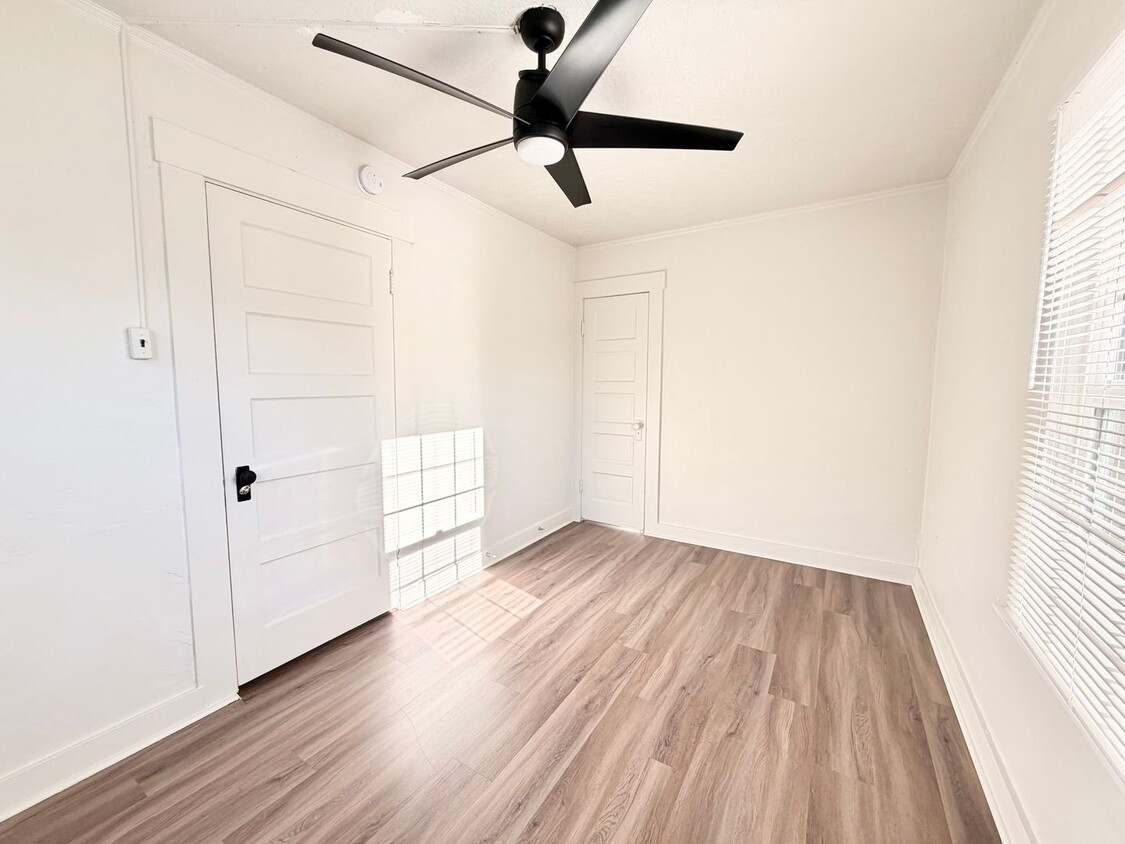 4712 Se Belmont St Unit R0566 - Residential, Portland, OR 97215 - Room ...