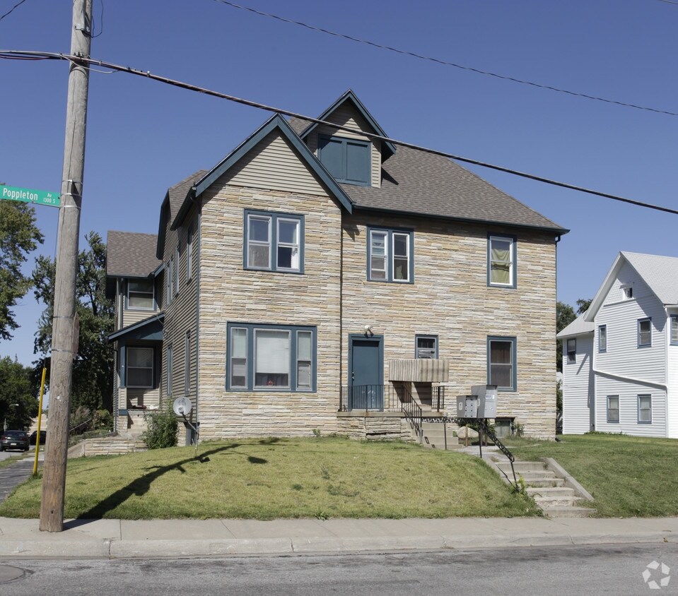Saxton Apartments - 4672 Harrison St Omaha, NE 68157 | Apartments.com
