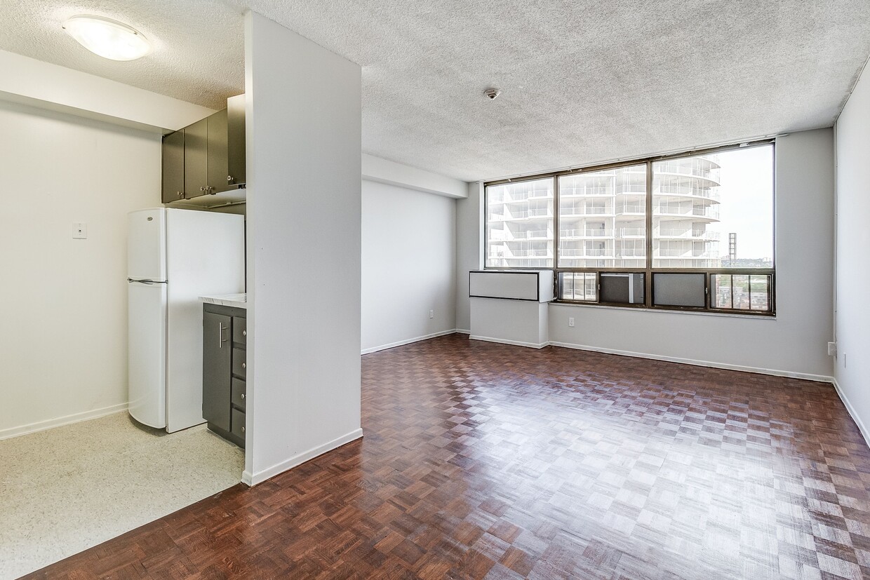 The Crossways Apartments - 2340-2360 Dundas St W Toronto, ON ...