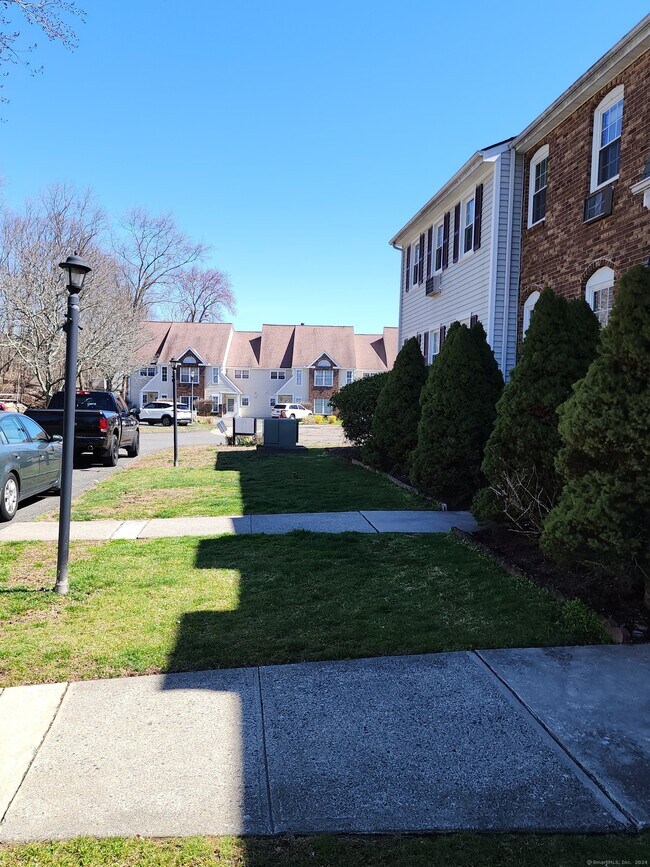 55 Janet Cir Unit 4, Bridgeport, CT 06606 - Condo for Rent in ...