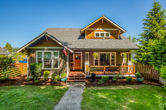 Canemah Apartments for Rent with High Ceilings - Oregon City, OR - 1 ...