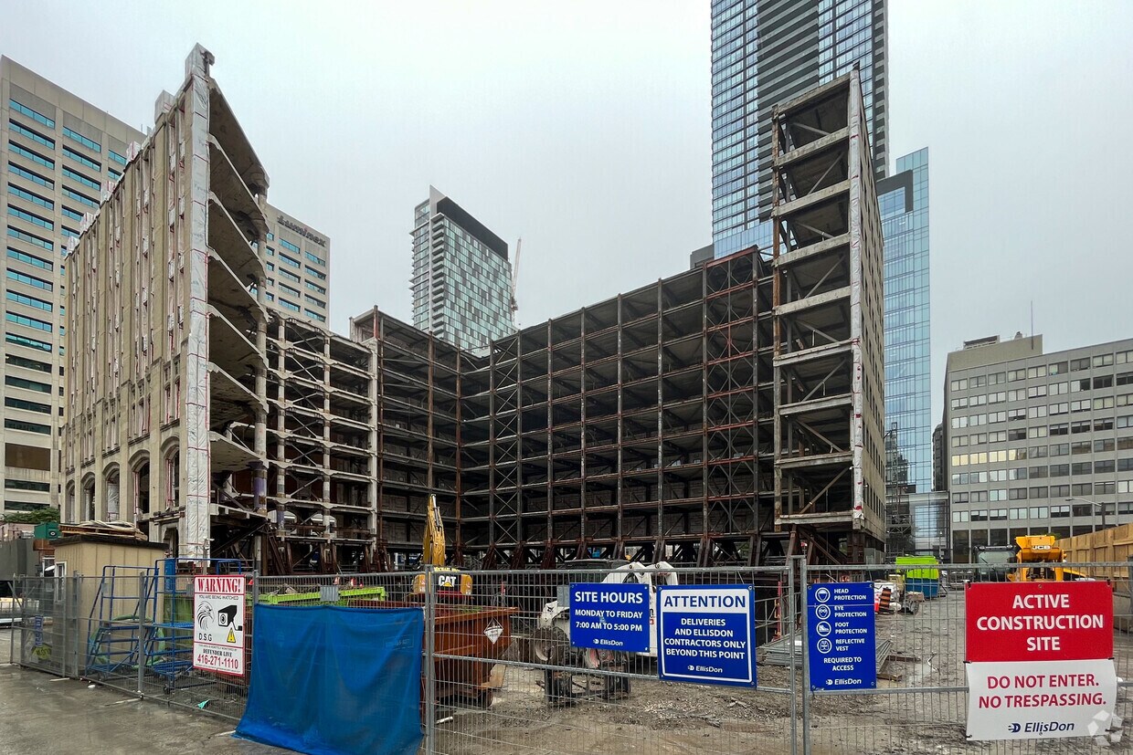 The United Building Apartments - 481 University Ave Toronto, ON ...