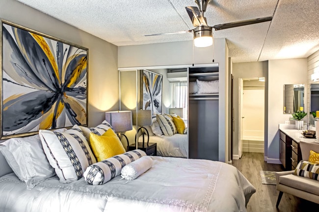Capri on Camelback Apartments - Phoenix, AZ | Apartments.com