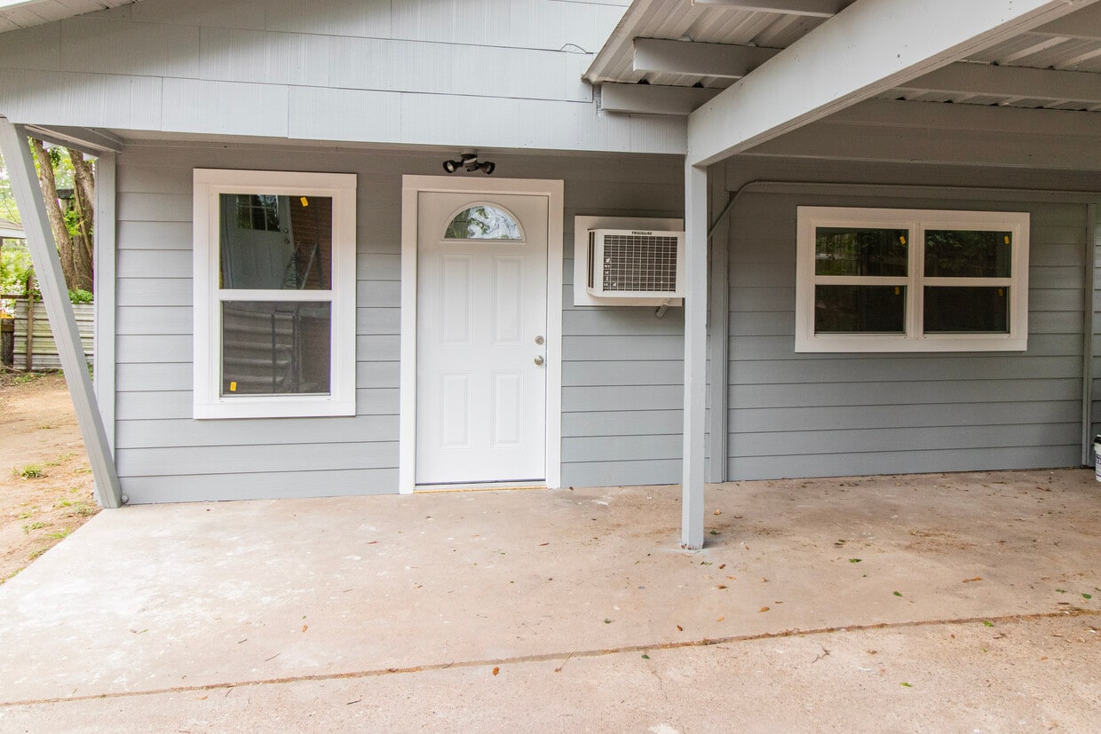 1011 1/2 North Roberson St, Conroe, TX 77301 - House Rental in Conroe ...