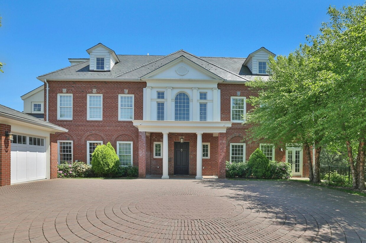 5020 Grosvenor Ave, Bronx, NY 10471 - House Rental in Bronx, NY ...