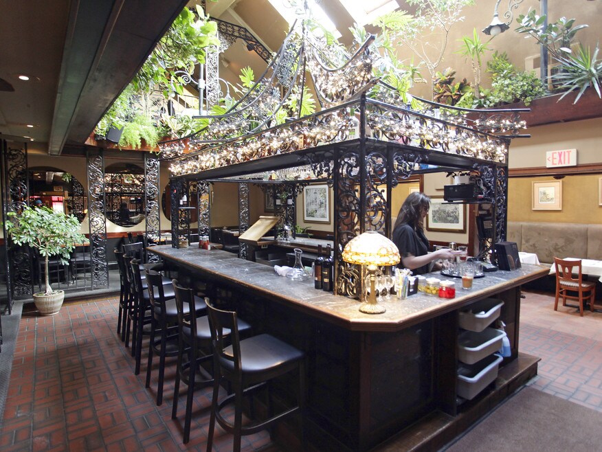 Logan Square - Philadelphia, PA: Neighborhood Guide | Apartments.com