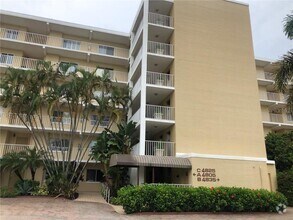 Windward Bay Condominiums Apartments for Rent - Longboat Key, FL ...