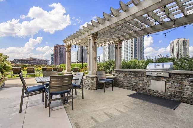 Left Bank Apartments - Chicago, IL | Apartments.com