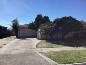 Weathermaker Homes Apartments for Rent with a Garage - Fresno, CA ...