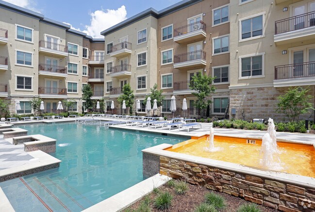 Fountain Pointe Las Colinas - Alquileres en Irving, TX | Apartamentos.com