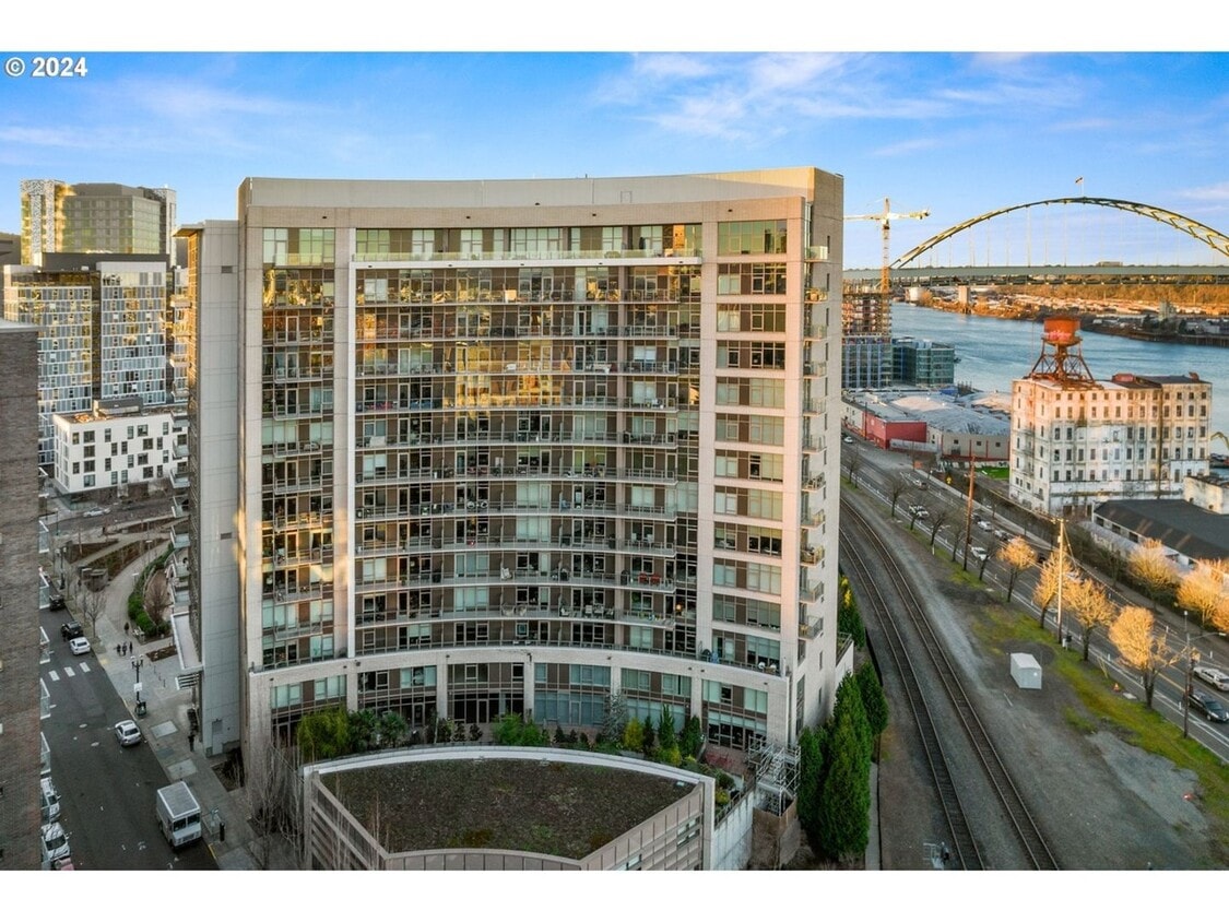 949 NW Overton St Unit ENC301, Portland, OR 97209 - Room for Rent in ...