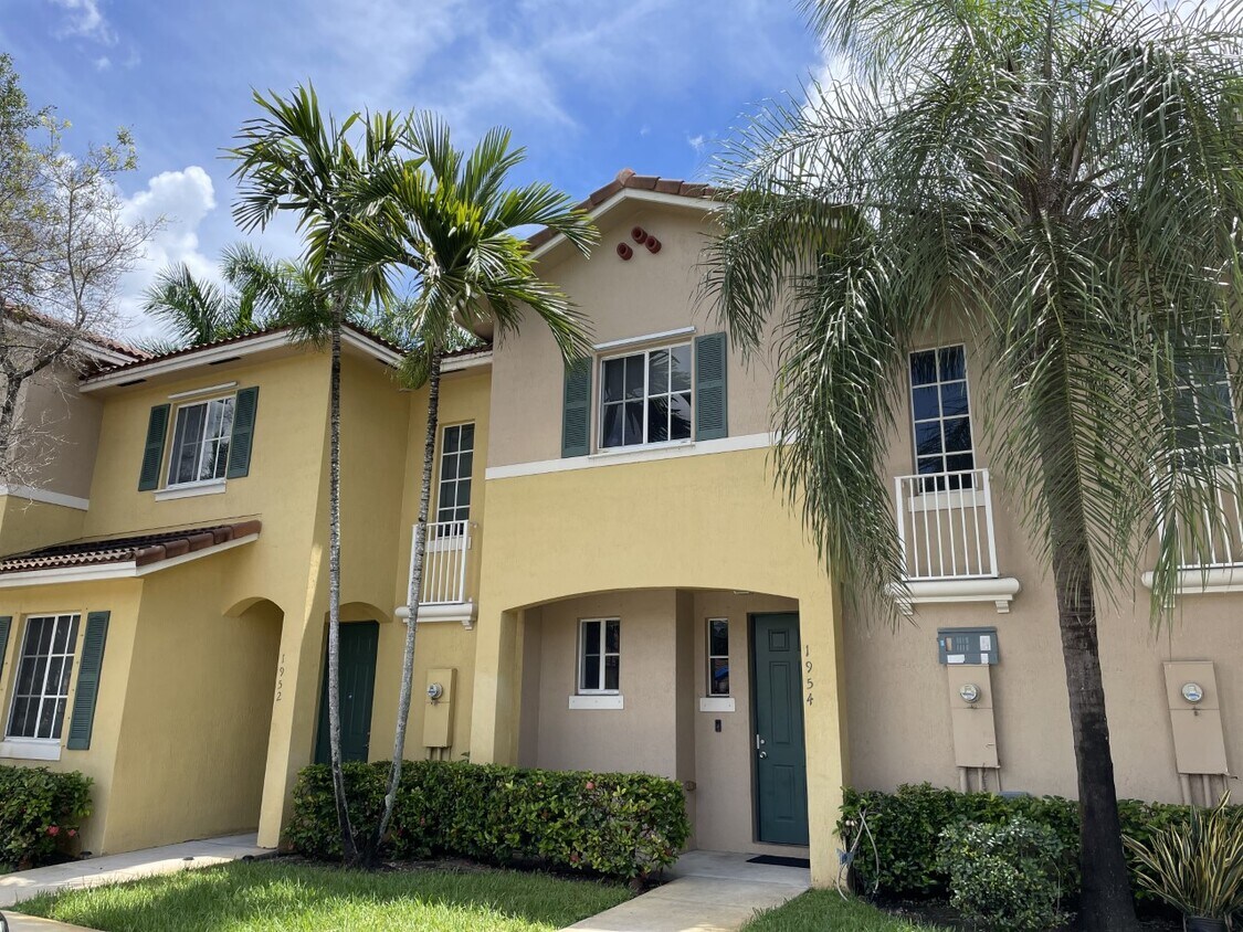 1954 SW 60th Ave, North Lauderdale, FL 33068 - Townhome Rentals in ...