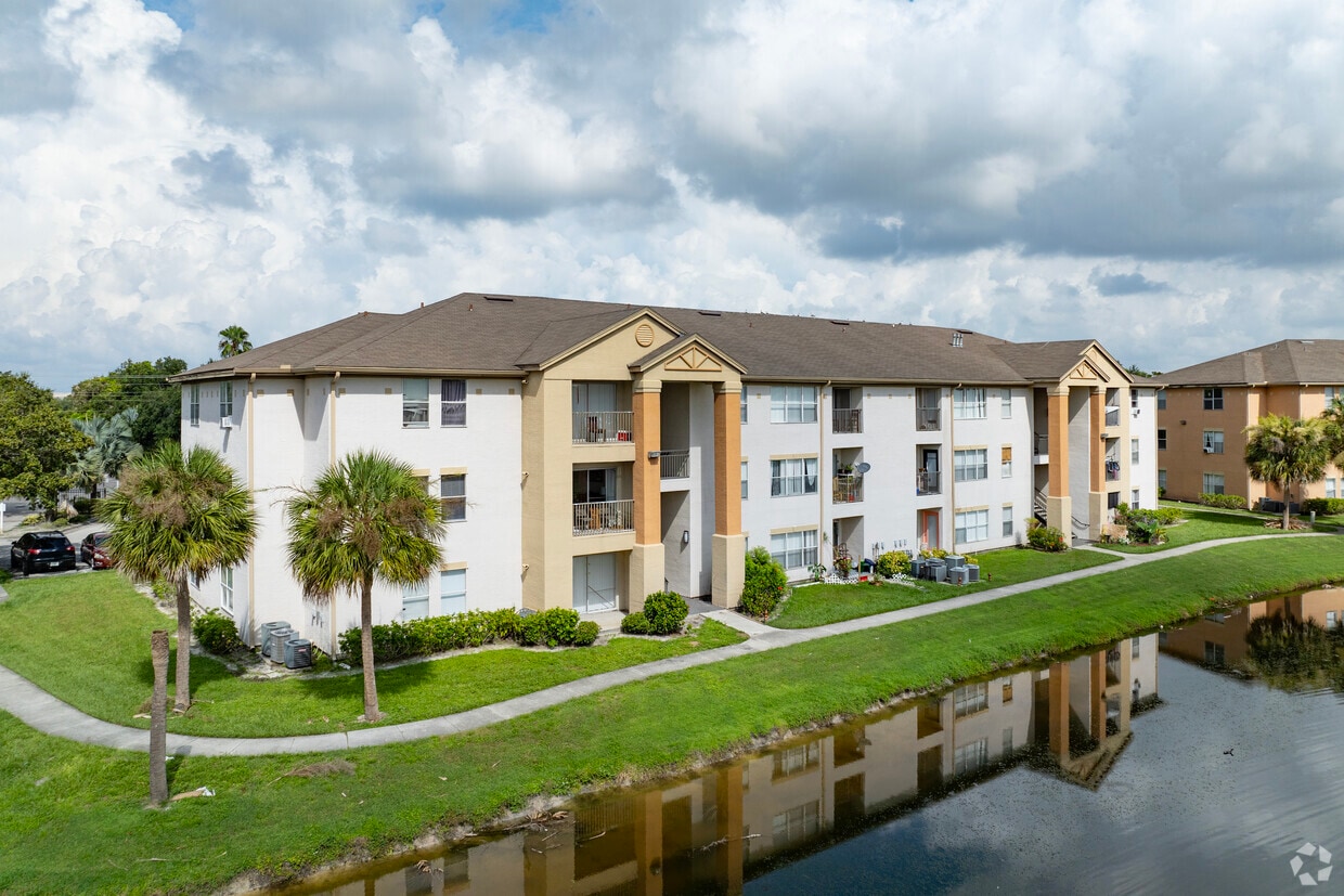 Reflections Apartments - 10305 Zachary Cir Riverview, FL 33578 ...