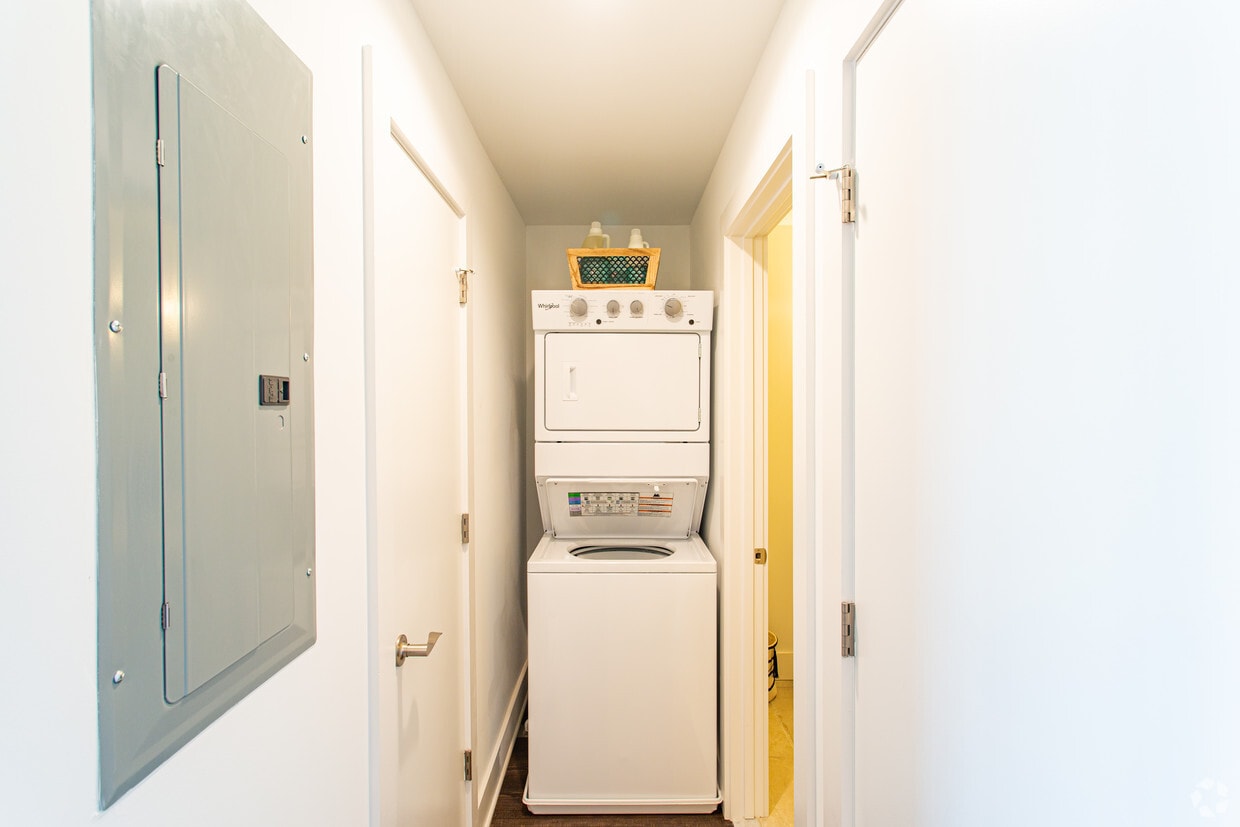 Riverside Village Apartments - 610-620 Riverside Shops Way ...