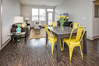 Heritage at Oakley Square Rentals - Cincinnati, OH | Apartments.com