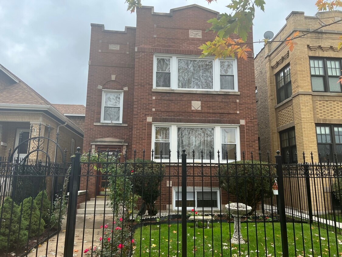 5243 W Fletcher St, Chicago, IL 60641 - House Rental in Chicago, IL ...
