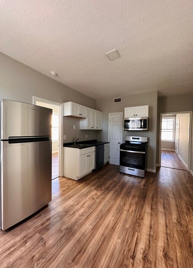 19 Thompson St Unit D, Vernon, CT 06066 - Apartments in Vernon, CT ...