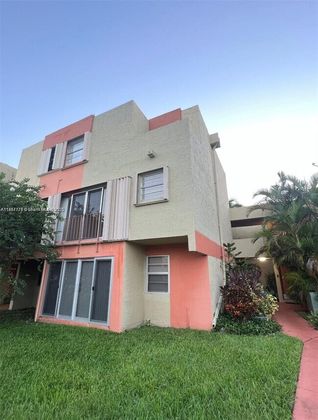 Grand Canal Homes Apartments for Rent with a Walk-In Closet - Miami, FL - Updated Today ...