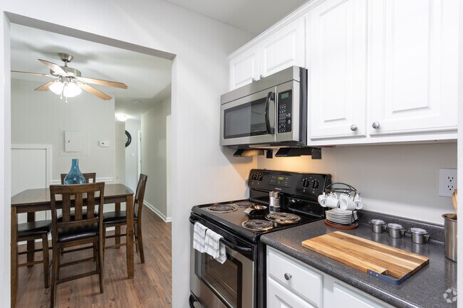 PineGate - Students save up to 10%! - Apartments in Chapel Hill, NC ...