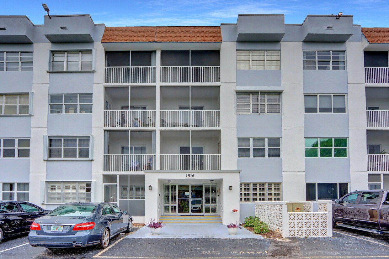 1516 S Lakeside Dr Unit 206, Lake Worth Beach, FL 33460 - Condo for ...