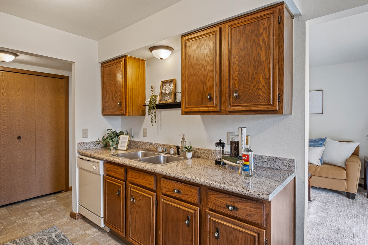 Woodfield Apartments - 6111 Woodfield Dr Se Grand Rapids, MI 49548 ...