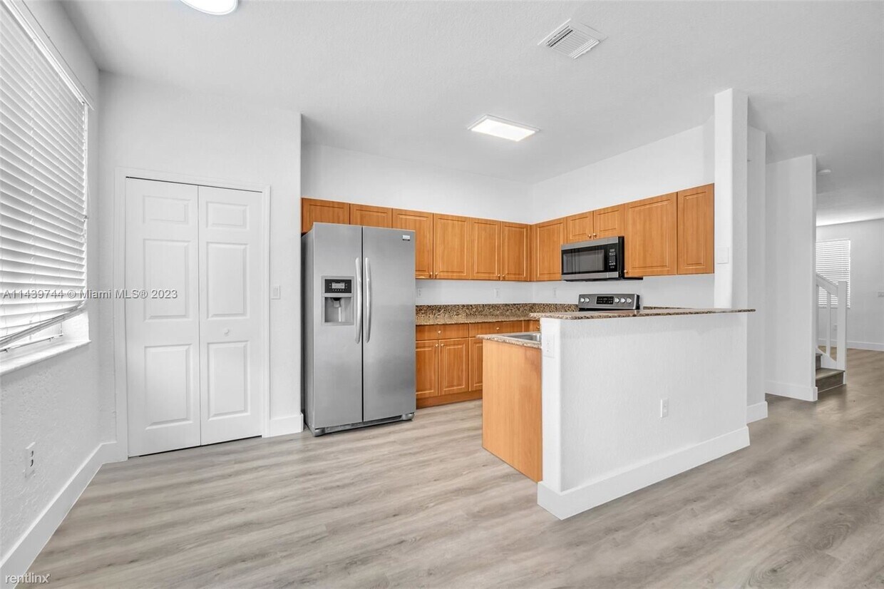 10749 NW 78th Terrace, Doral, FL 33178 - Townhome Rentals in Doral FL ...