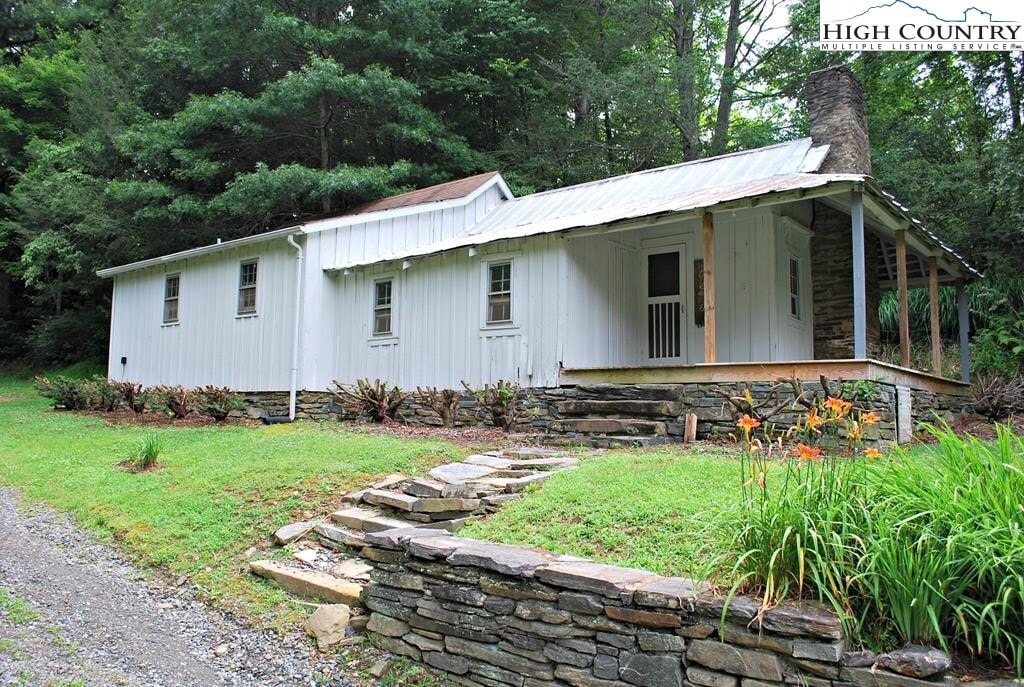 1092 Hartzog Ford Rd, West Jefferson, NC 28694 - House Rental in West ...