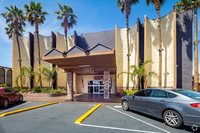 Paradise Royale - 4505 Paradise Rd Las Vegas, NV - Apartments for Rent ...
