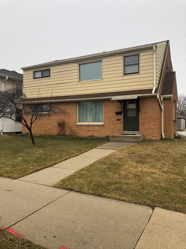 3943 S 51st St, Milwaukee, WI 53220 - Townhome Rentals in Milwaukee WI ...