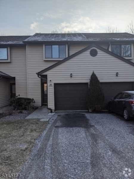 Hampton Commons Condominiums Apartments for Rent with a Garage - Newton ...