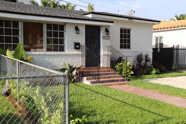 Silver Bluff Estates Apartments for Rent with Hardwood Floors - Miami ...