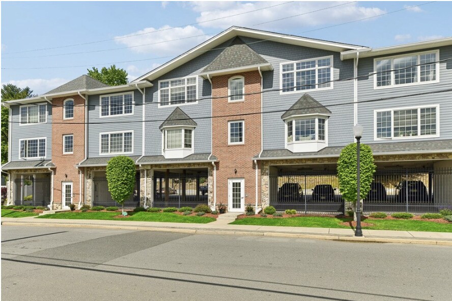 Student Apartments for Rent Near The Plaza Grande at Old Bridge ...