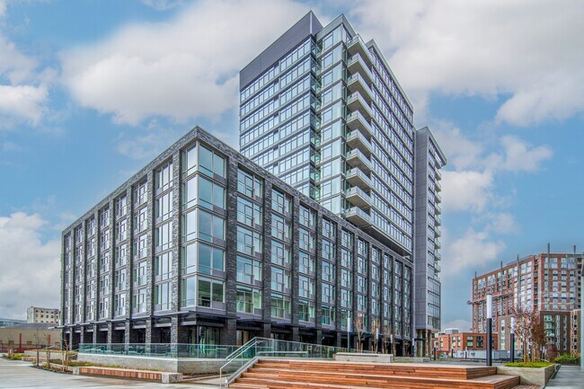 The Sutton - 1550 NW Naito Pky Portland, OR - Apartments for Rent in ...