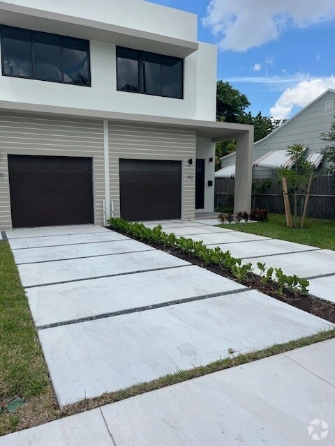 South Grapeland Heights Apartments for Rent with Extra Storage - Miami ...