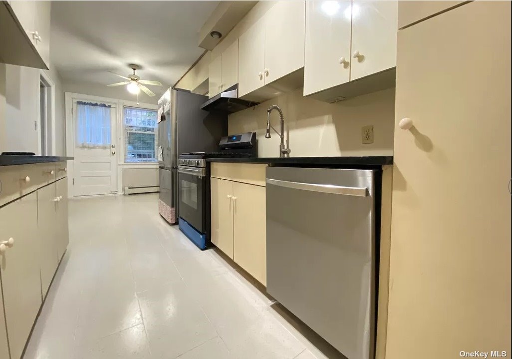 28-41-41 42nd St, Queens, NY 11103 - Room for Rent in Queens, NY ...