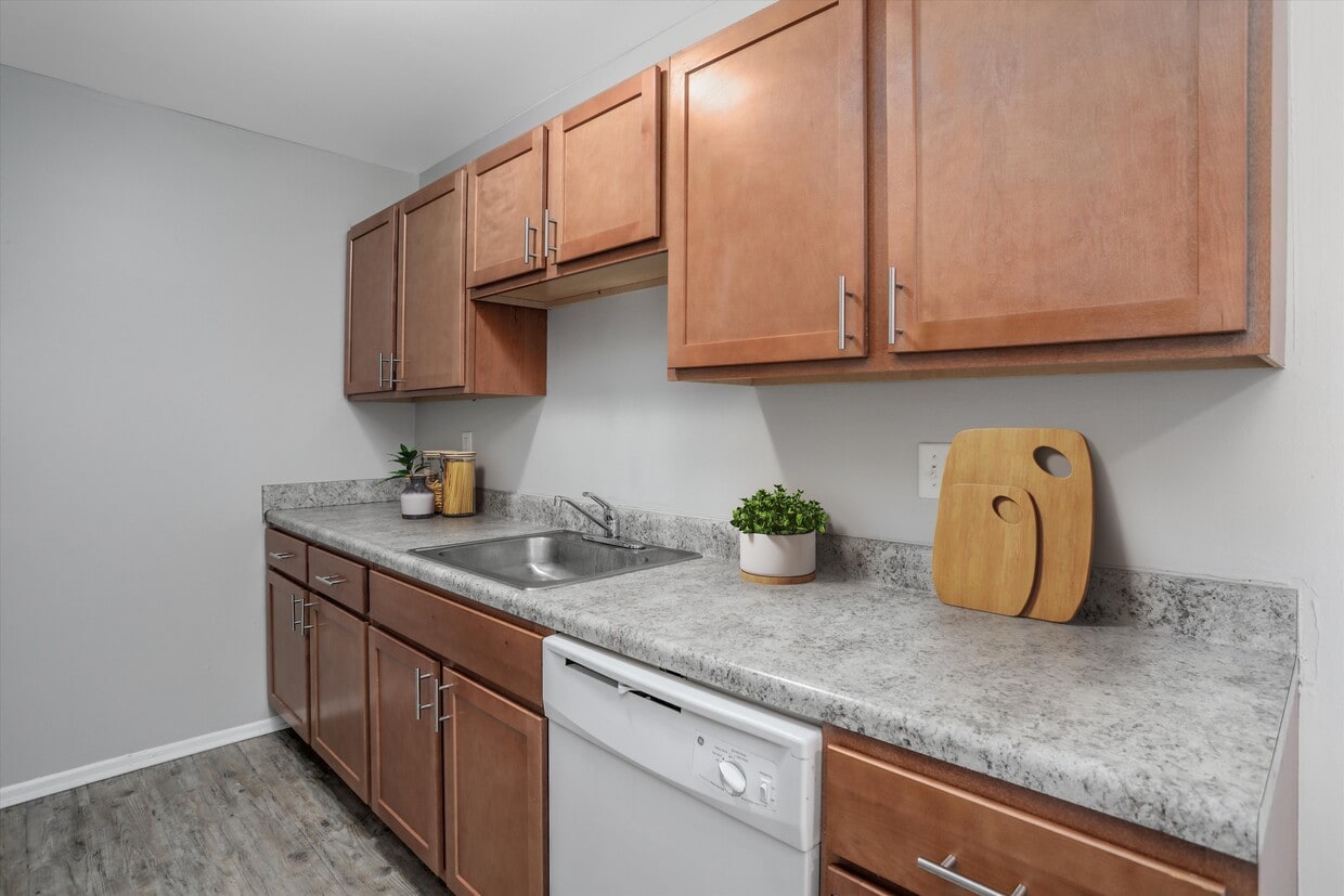 Maple Grove Apartments - 8600 Beech Dr Sterling Heights, MI 48312 ...