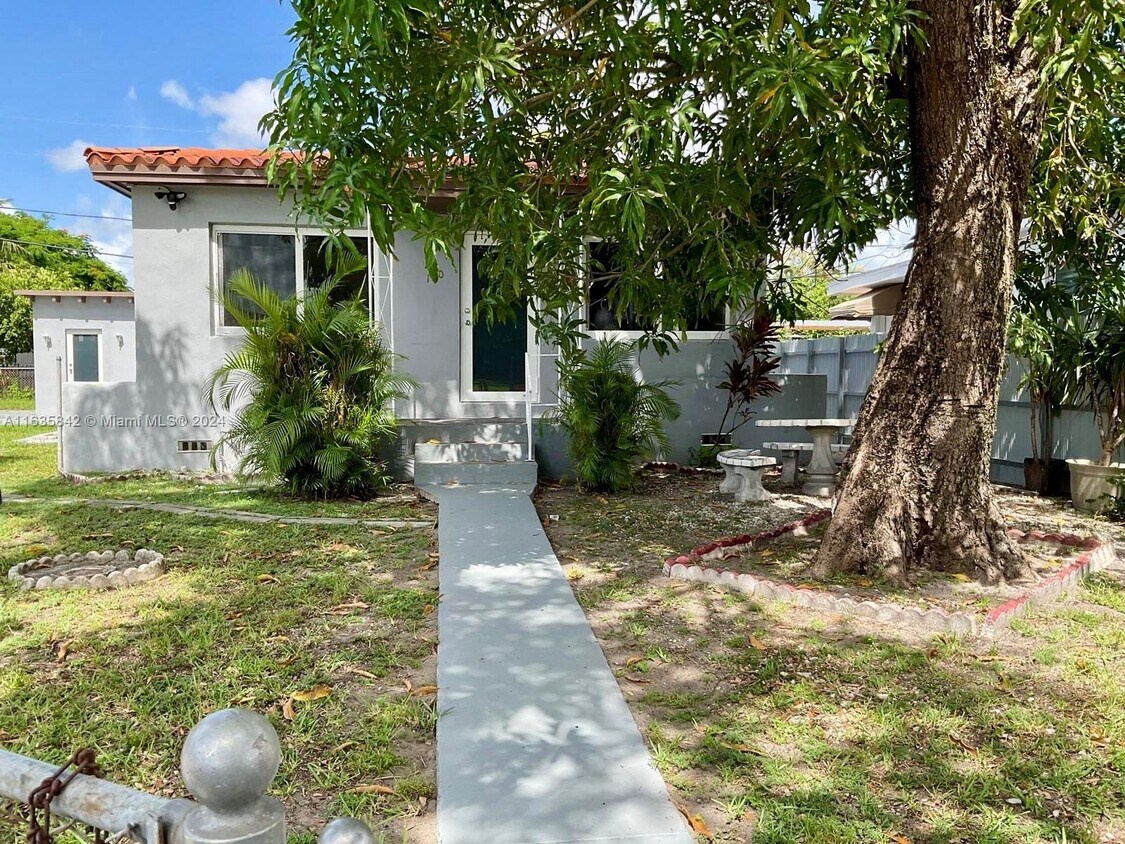 130 SW 71st Ave Unit MAIN, Miami, FL 33144 - Room for Rent in Miami, FL ...