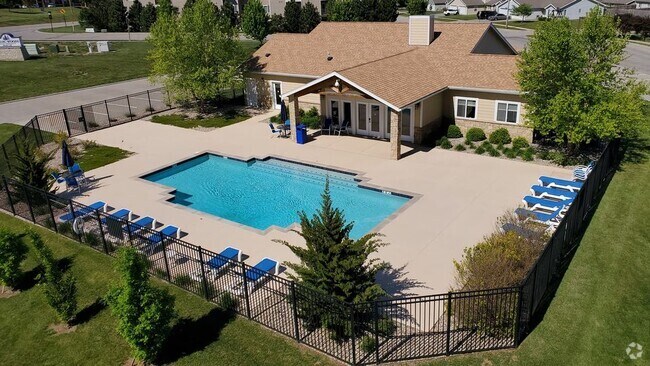 Stone Pointe Apartments for Rent with a Garage - Manhattan, KS ...