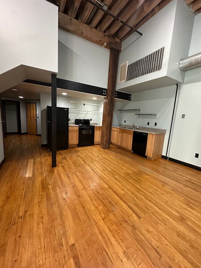 331 E Water St Unit 1, Springfield, MO 65806 - Room for Rent in ...