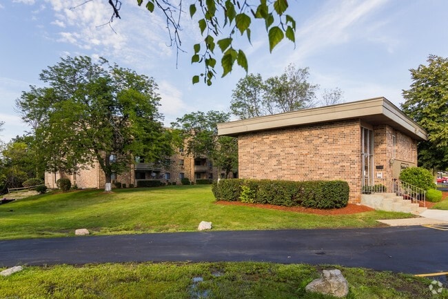 Woodview Apartments Apartments - Gurnee, IL | Apartments.com