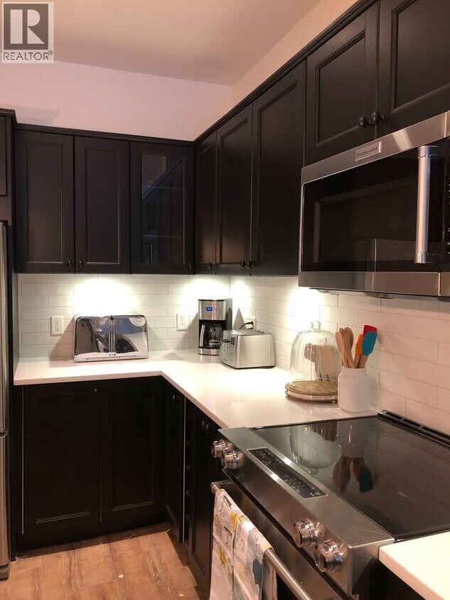 721 Wellington Dr, North Vancouver, BC V7K 1K8 - Maison de Ville à ...