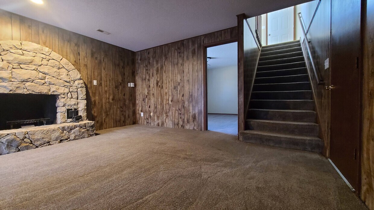 1016 SE 7th Terrace, Lee's Summit, MO 64063 - Townhome Rentals in Lee's ...