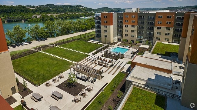 Downtown Pittsburgh Apartments for Rent with a Yard - Pittsburgh, PA ...