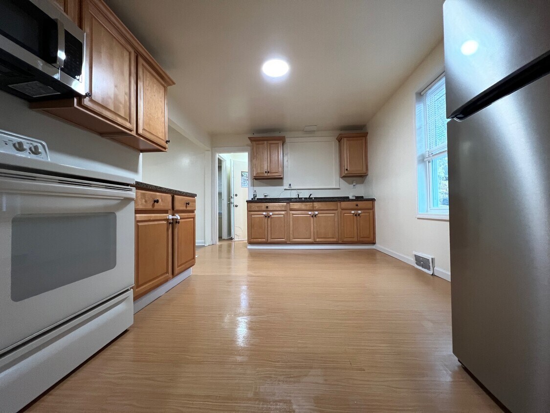 40 Terrace Ave, Waterbury, CT 06704 - House Rental in Waterbury, CT ...
