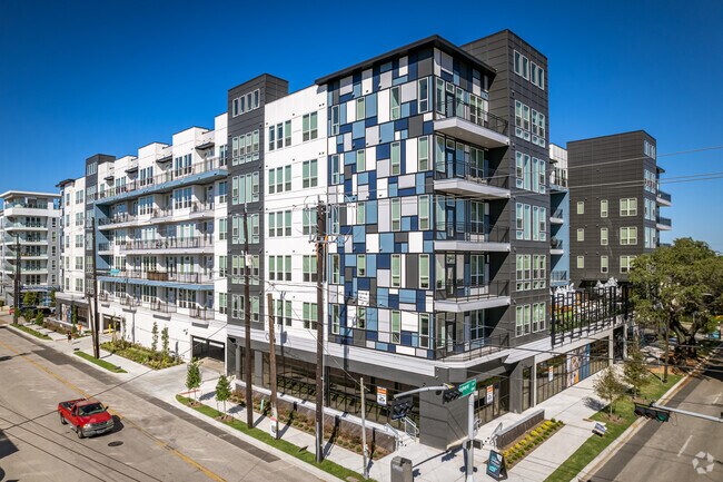 The Vic At Interpose Apartments In Houston Tx